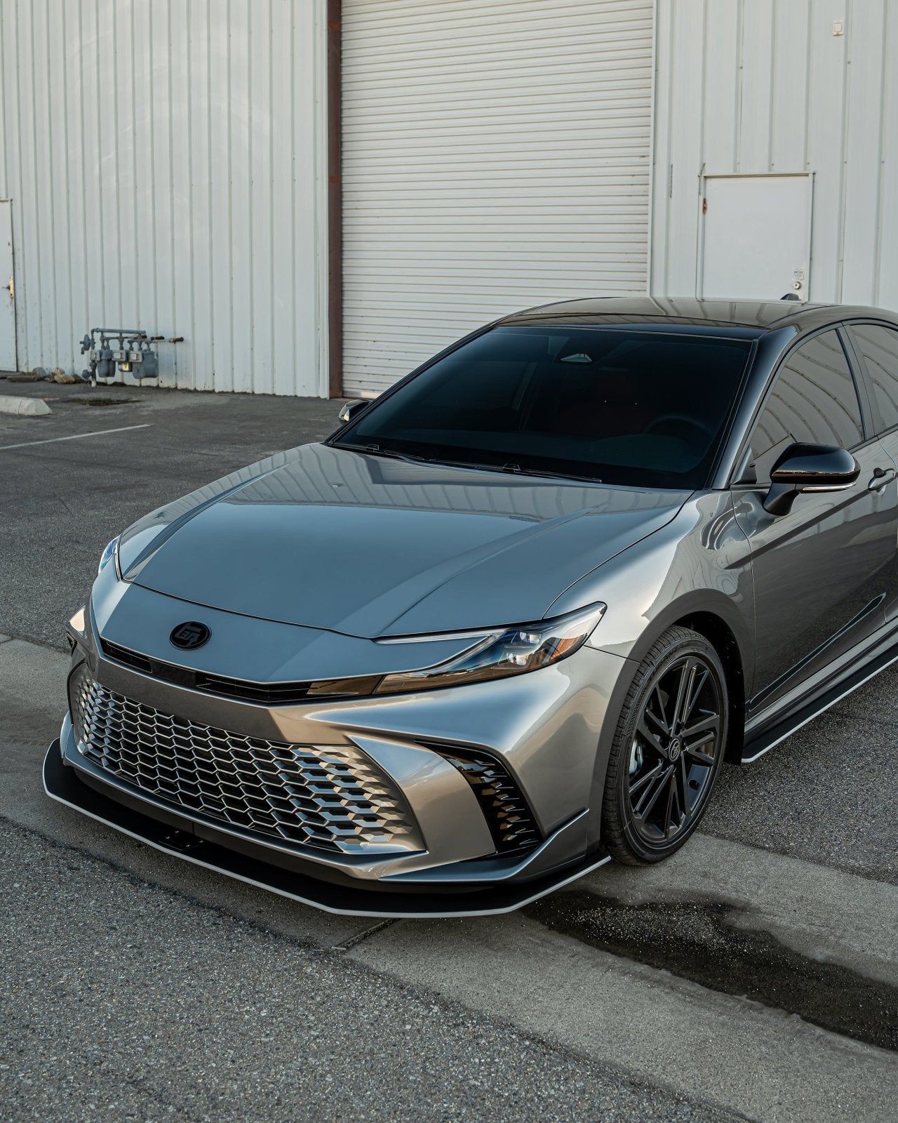 Toyota Camry (2025+) SE / XSE Chassis Mount Front Splitter – FSPE