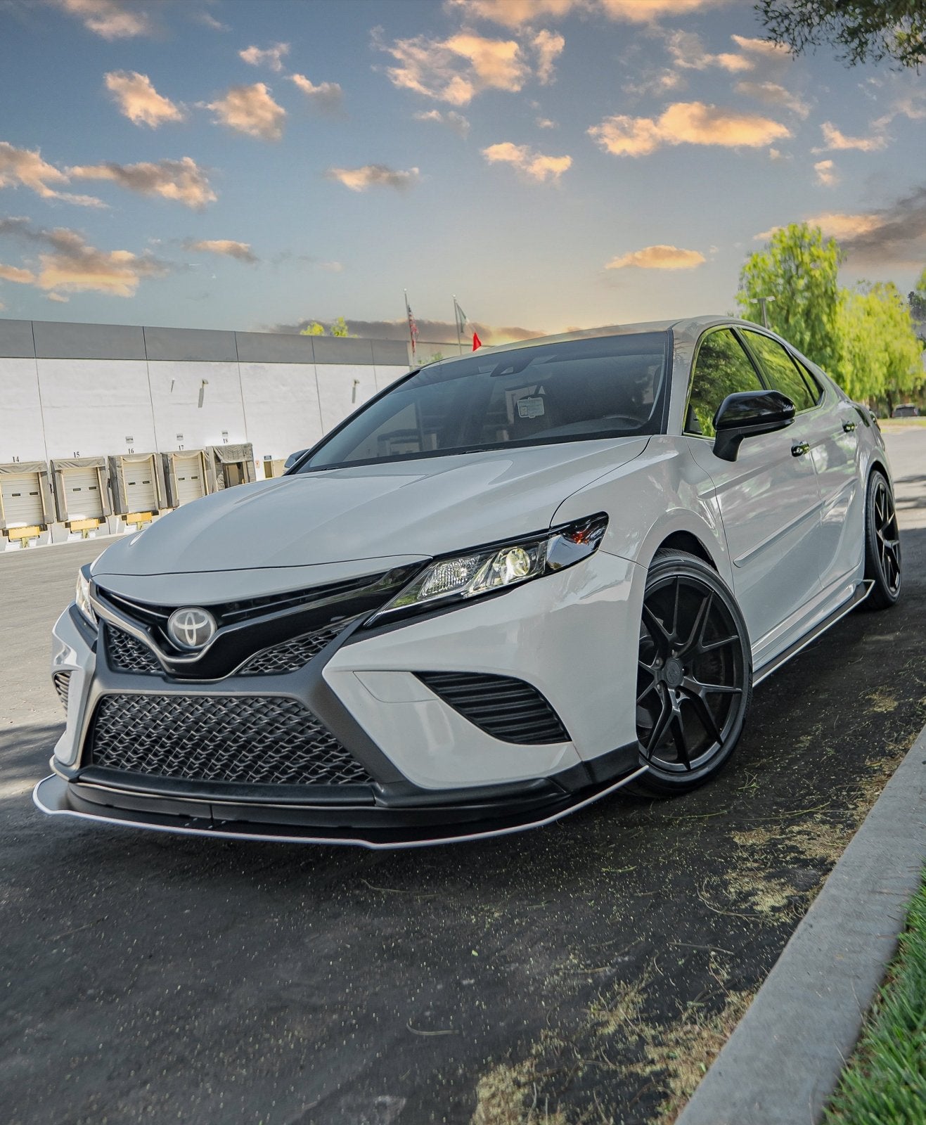 Toyota Camry SE / XSE Chassis Mount Front Splitter – FSPE